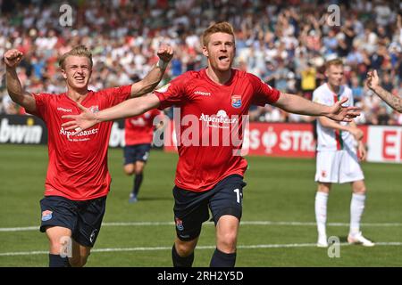 Goaljubel Mathias FETSCH (Unterhaching) nach dem Tor 1-0 mit Ben ...