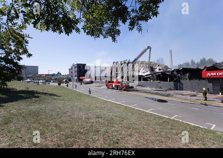 ODESSA UKRAINE - AUGUST 14 2023: Ruine des Einkaufszentrums FOZZZI, zerstört durch russischen ...