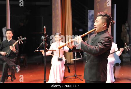 (141224) -- XIAMEN, 24. Dezember 2014 -- Performers Performers Perform ...