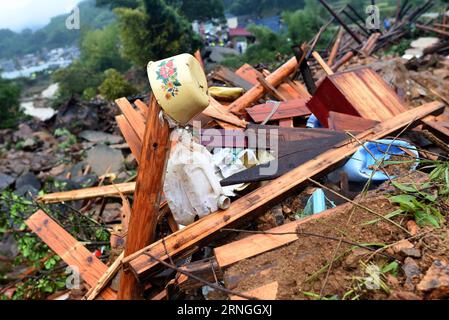 (160929) -- SUICHANG, 29. September 2016 -- Rettungskräfte arbeiten am ...
