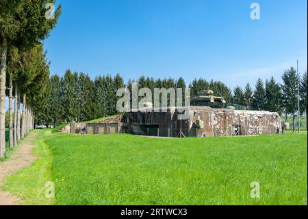 Esch-Kasematte als Teil der ehemaligen Maginot-Linie. Hier Bunker mit ...