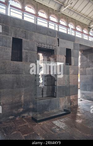 CUSCO, PERU. 2023: Inka-Mauer in der antiken Stadt Coricancha Temple ...