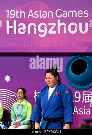 HANGZHOU, 27. September 2023 (Xinhua) -- Zhang Qiongyue aus China nimmt ...