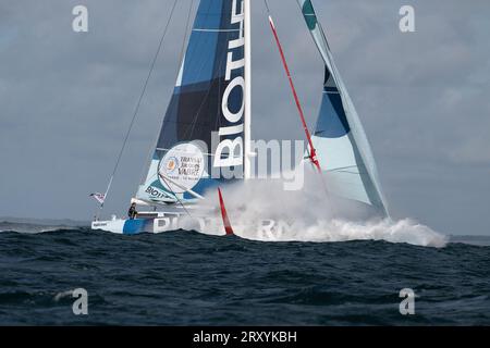 Der französische Kapitän Paul Meilhat und Mariana Lobato segeln am 24 ...