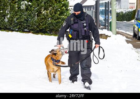 Symbolfotos: BFE-Beamte Beweissicherungs- und Festnahmeeinheit bei ...
