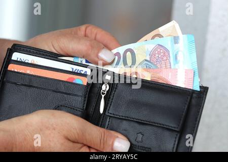 Winden Themenbild - Geldbeutel, Portemonnaie, Geldboerse mit ...