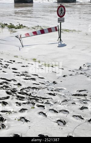 Deutschland, Niederbayern, Passau, Hochwasserpegel Markierungen am ...