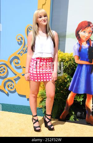 03. Mai 2014 - Westwood, Kalifornien - Chloe Noelle, Aubrey Anderson ...