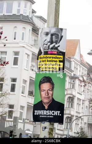 Straßenwahlkampf Wahlplakat zur Bundestagswahl 2025 in Kiel, Grüne, FDP ...