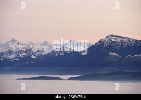 Blick vom Aussichtspunkt Horben über das Nebelmeer in die ...