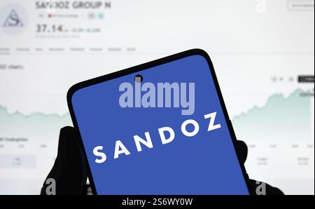 Das Sandoz-Logo wird auf dem Smartphone angezeigt. Die Sandoz Group AG ...