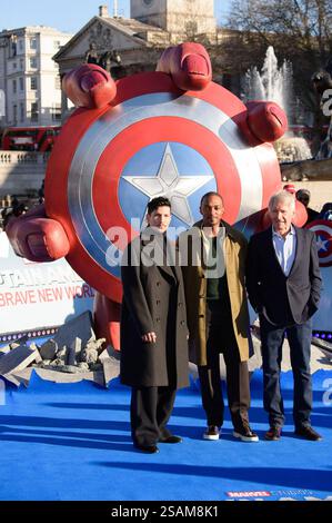 Danny Ramirez, Anthony Mackie und Harrison Ford beim Photocall zum ...