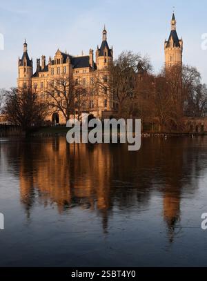 4. Februar 2025, Mecklenburg-Vorpommern, Schwerin: Die Schweriner Burg ...