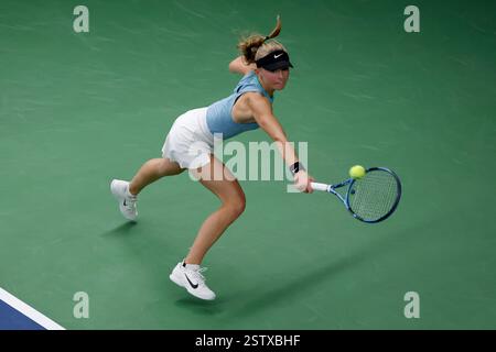 Die tschechische Tennisspielerin Laura Samson im Einsatz während der ...