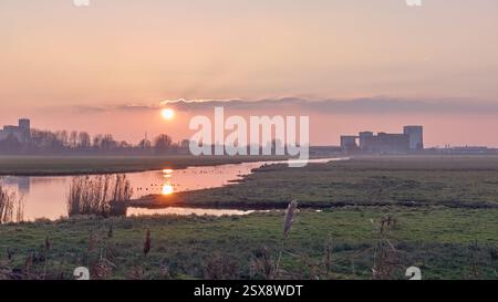 Blick über den Schaalsmeerpolder in Richtung Wormerveer, mit der ...