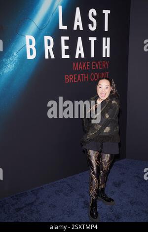 Ny. Februar 2025. Madison Tevlin bei Arrivals for LAST BREATH Premiere ...