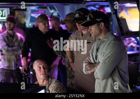 Verteidigungsminister Pete Hegseth besichtigt die Marinestation ...