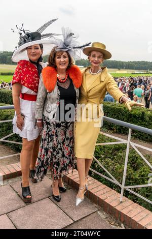 Britt Kanja, Manuela Vobach beim Renntag der Deutschen Einheit auf der ...