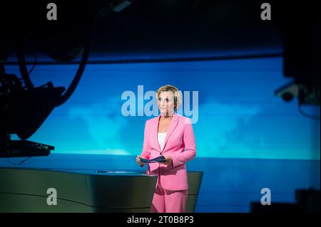 Hamburg, Deutschland. Oktober 2023. Moderatorin Caren Miosga während ihrer letzten Show im ...