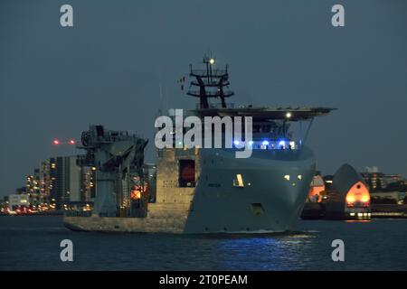 Die RFA Proteus, das erste von zwei geplanten Multi-Role Ocean ...