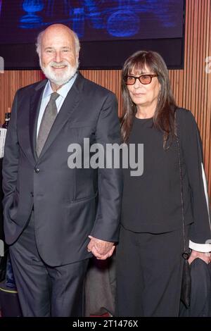 Rob reiner und Michele Singer reiner nehmen am 10. Oktober 2023 an der ...