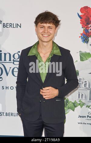 Tom Boettcher - Weltpremiere der Grand Show FALLING IN LOVE im ...