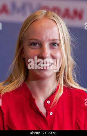 Linstow, Deutschland. Oktober 2023. Die 24-jährige Sabrina Repp (r ...