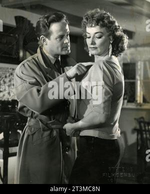 Die dänische Schauspielerin Lily Broberg und die Schauspielerin Helge Kjaerulff-Schmidt in dem ...