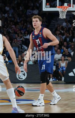 Rokas Jokubaitis vom FC Barcelona in Aktion mit Yago Dos Santos von ...