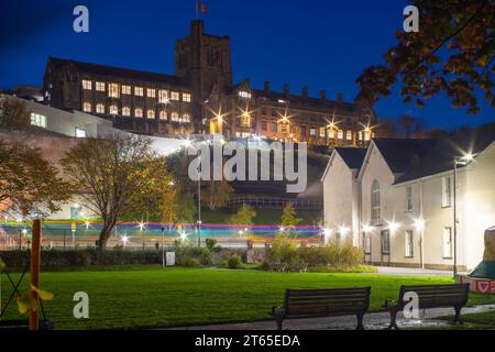 Bangor (North Wales) University Library an einem sehr nassen ...