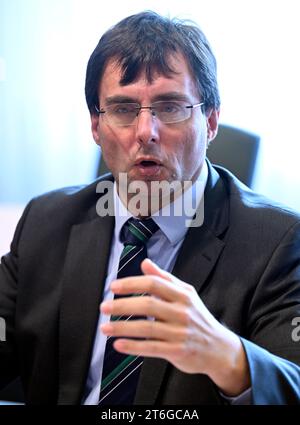 Düsseldorf, Deutschland. November 2023. Mitglieder der jüdischen ...