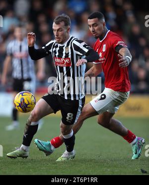 Crewe Alexandras Courtney Baker-Richardson (L) feiert gemeinsam mit ...