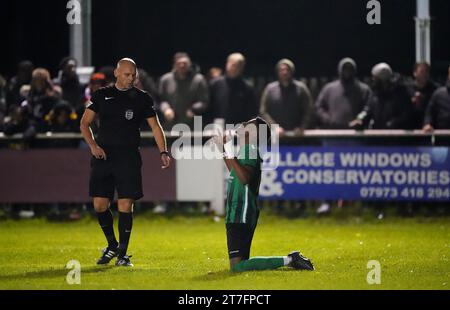 Kyrell Lisbie von Cray Valley Paper Mills erzielte das erste Tor des ...