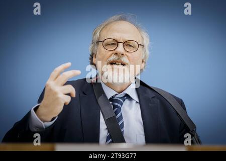 Prof. Dr. h.c. Heiner Bielefeldt, Inhaber des Lehrstuhls für ...