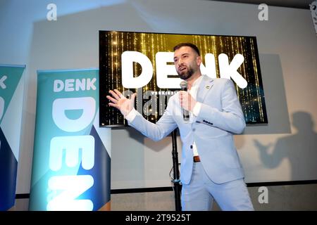 AMSTERDAM - DENK-Chef Stephan van Baarle mit palästinensischer Flagge ...