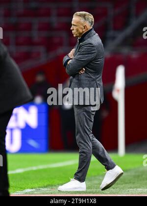 AMSTERDAM - Vitesse-Trainer Edward Sturing während des niederländischen ...