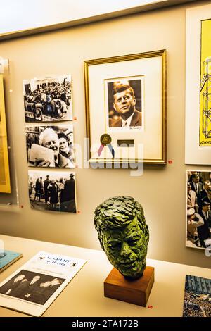 Berlin Zehlendorf OT Dahlem AlliiertenMuseum Clayallee mit dem ...