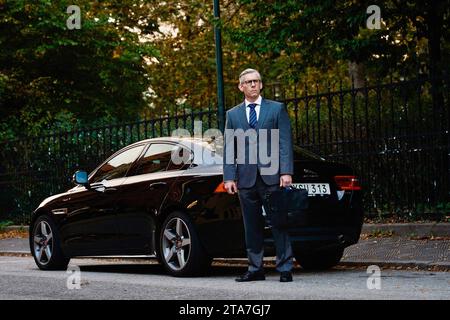 Eine FAST NORMALE FAMILIE (auch bekannt als EN HELT VANLIG FAMILJ ...