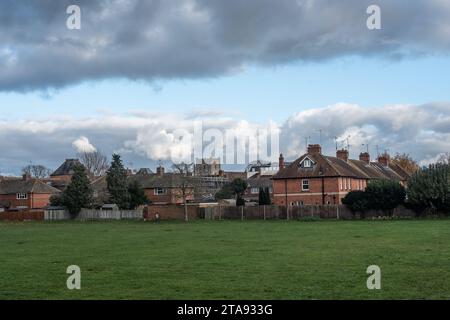 Blick vom Fußweg zum Kinecroft Park, Wallingford, Oxfordshire ...