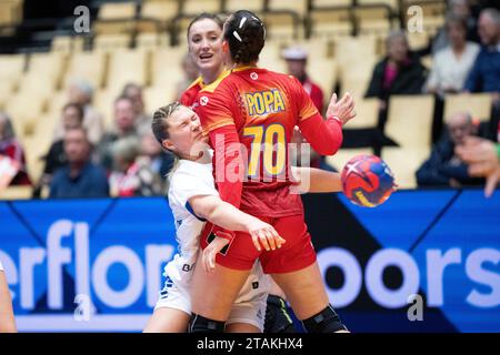 Francisca Andrea Parra Parra aus Chile im Einsatz mit Jovana Jovovic und Emilija Lazic aus ...