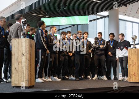 04. Dezember 2023, Hessen, Frankfurt/Main: Fußball: Empfang der U17-Fußballer nach der WM auf ...