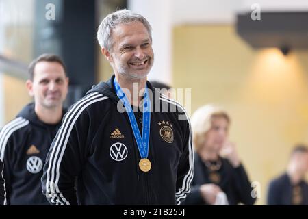 04. Dezember 2023, Hessen, Frankfurt/Main: Fußball: Empfang der U17-Fußballer nach der WM auf ...
