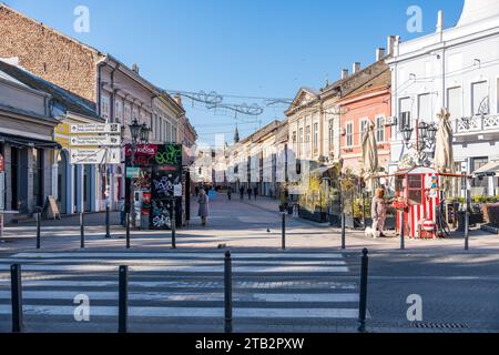 Dezember 2023. Novi Sad, Serbien. Tagesbild des Stadtzentrums von Novi ...