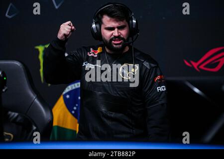 ESPOO, FINNLAND - 1. DEZEMBER: Trainer Nicholas 'guerri' Nogueira von ...
