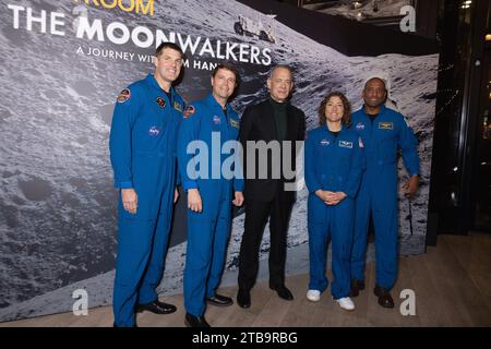 Tom Hanks kommt für die Moonwalkers am Lightroom King's Cross in London ...