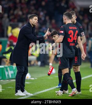Leverkusen, Deutschland. Dezember 2023. paderborner Fans zuendeln im ...