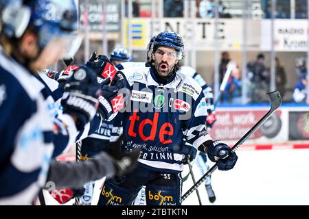 Torjubel, Jubel, Freude Hubert Labrie (Iserlohn Roosters, #16) GER ...