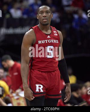 Rutgers Scarlet Knights Forward Aundre Hyatt (5) schießt in der ersten ...