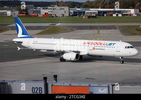 Der Airbus A321-231 A321 der Fluglinie Vueling VY / VLG mit der ...