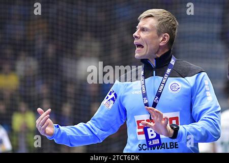 Gudjon Valur Sigurdsson (VfL Gummersbach Trainer) reibt sich die Haende ...